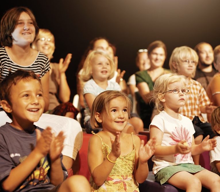 Kindermuseum FRida & freD: Bühne frei für das Knopftheater ...